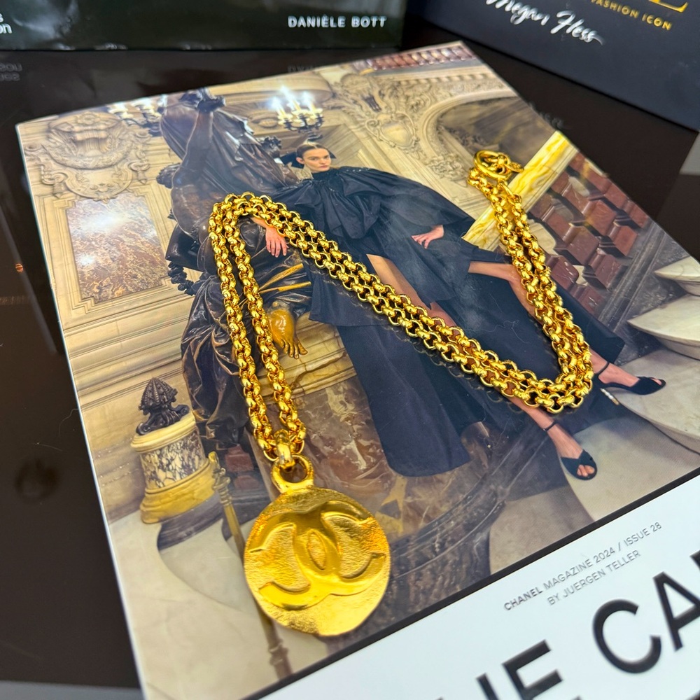 Lot 2205 24k Gold Plated Chanel Vintage Classic Neckl… - Gem